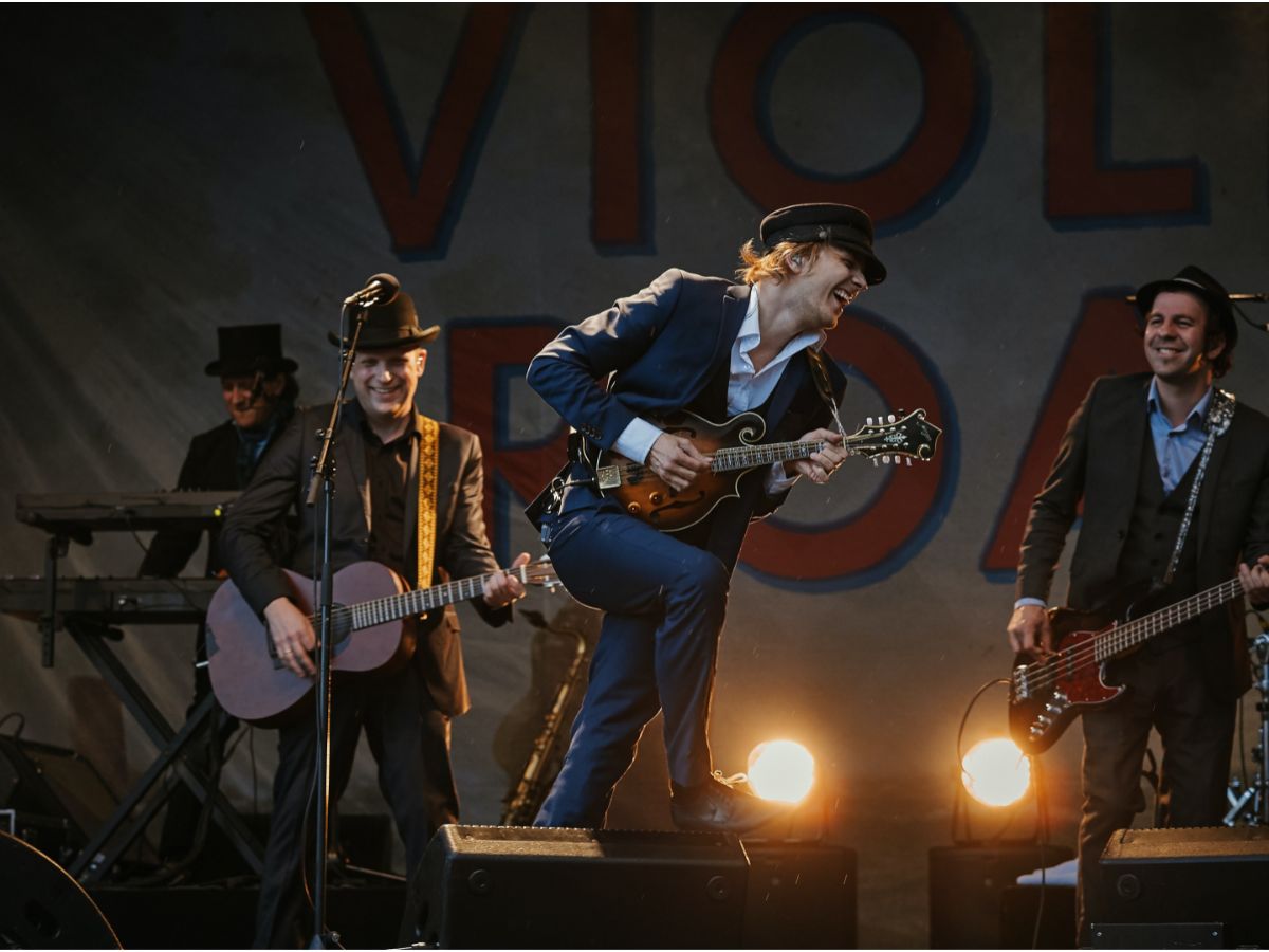 8 Folk Bands and Artists You Should Listen To - ottercreekduo.com